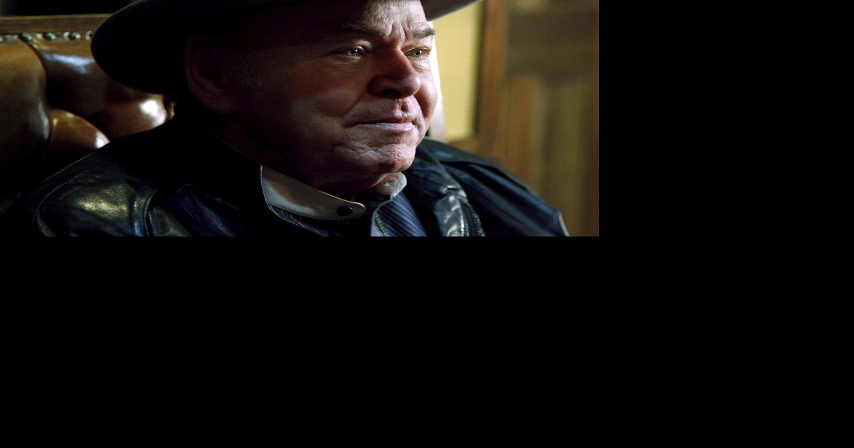 Roy Clark exhibit opening at arms museum in Claremore