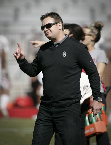 Bob Stoops, Joe Castiglione speak to excited fans at Dallas caravan ...