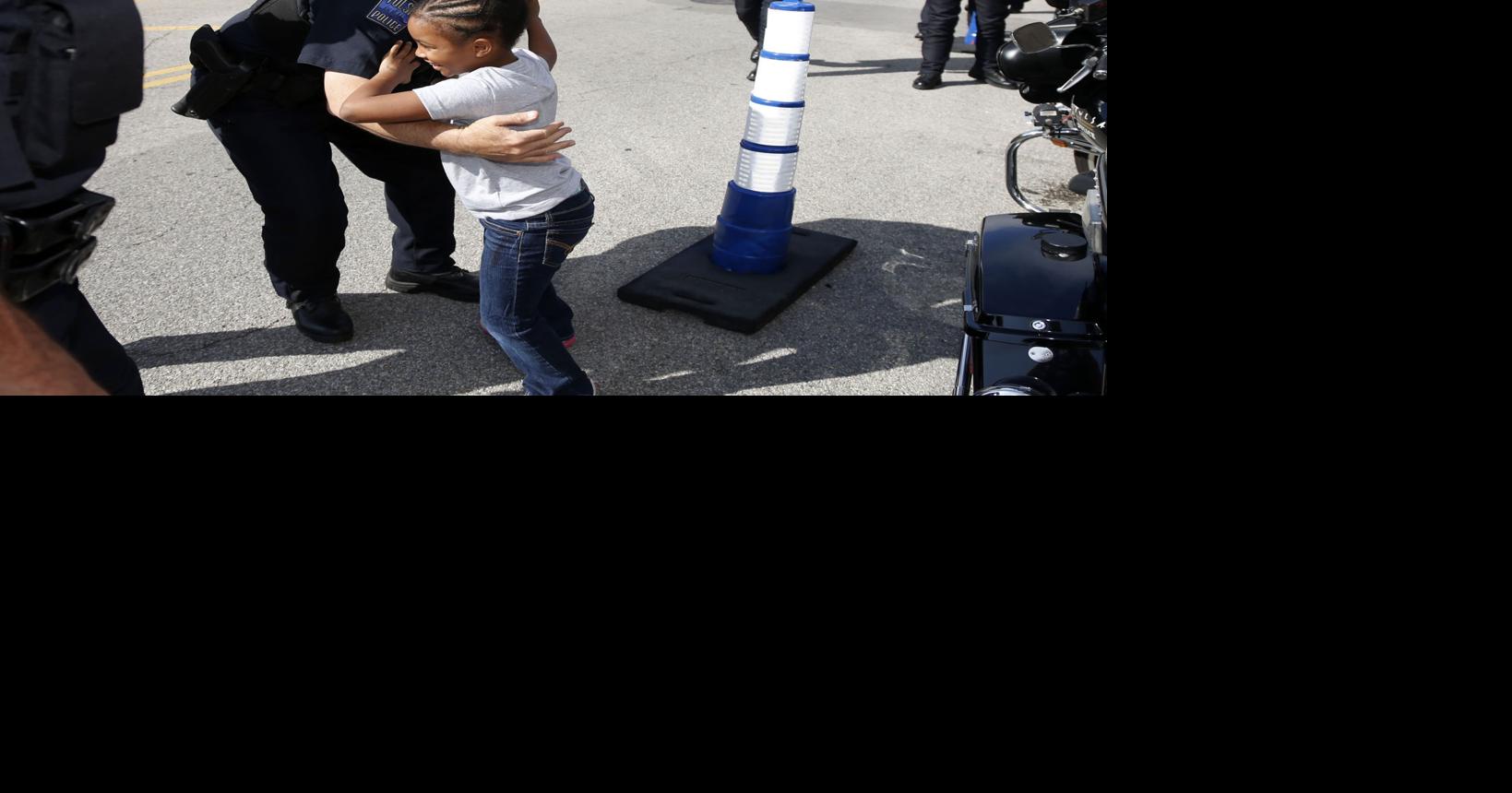 This 7-year-old is on a mission to hug a cop in all 50 states. Her stop ...