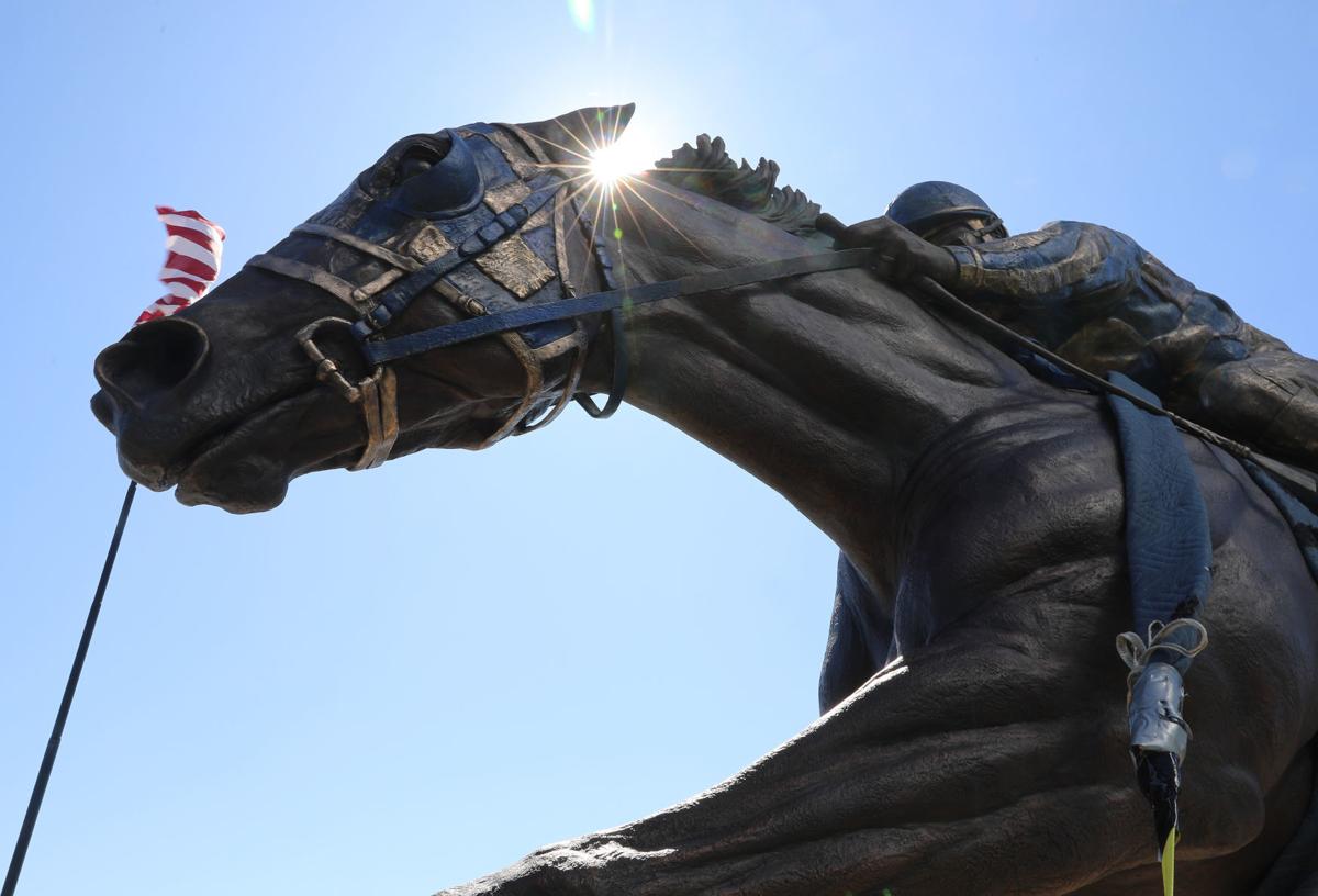 Monument Of Legendary Racehorse Secretariat Wows Crowds At Tulsa Stops monument-of-legendary-racehorse-secretariat-wows-crowds-at-tulsa-stops