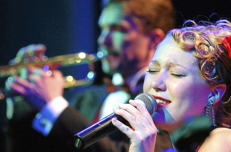 Jazz vocalist Annie Ellicott to sing farewell to Tulsa on Saturday