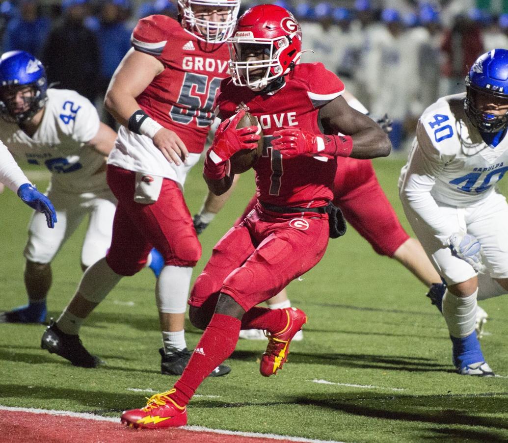 Photos: Grove scores big in win over Sapulpa, 70-28