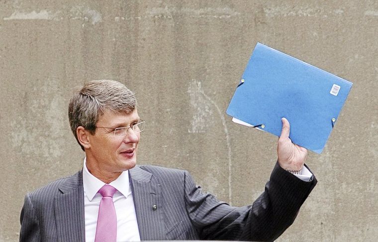 BlackBerry CEO Thorsten Heins asks investors for patience during turnaround