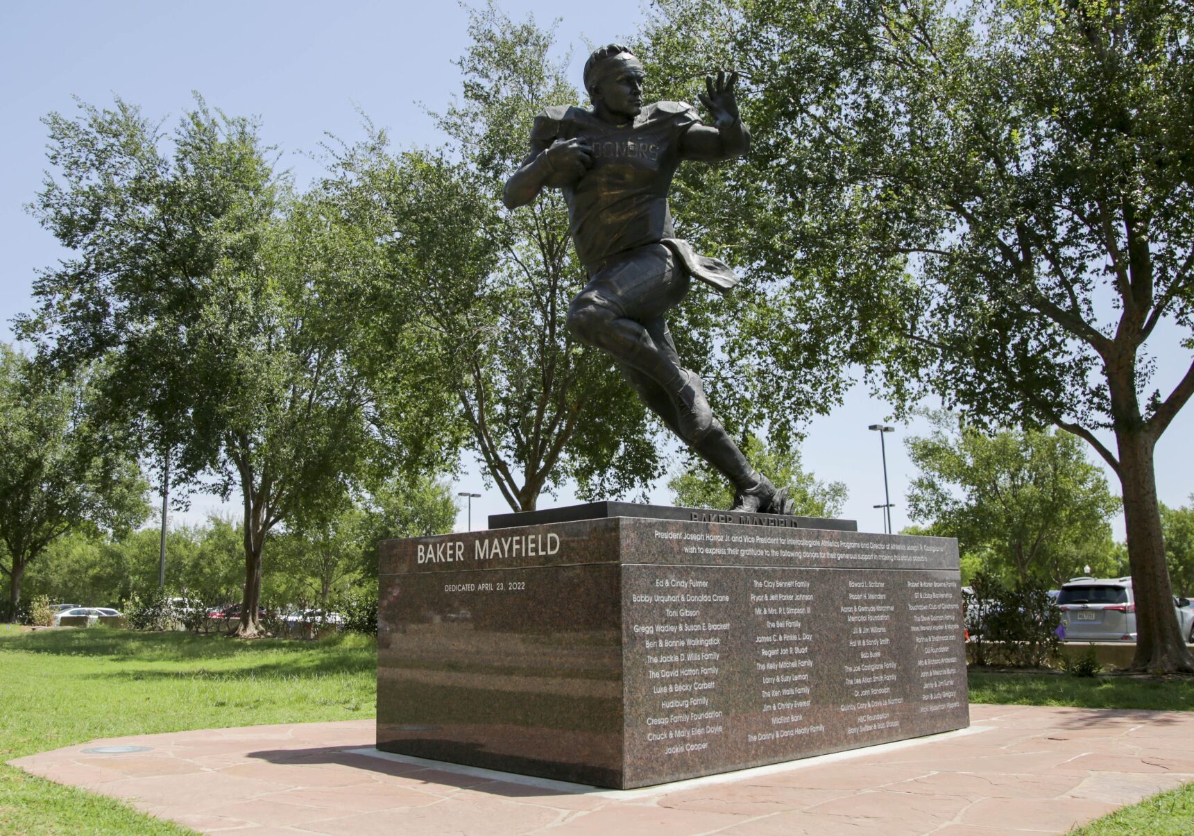 'This place is special': Mayfield relished OU homecoming during 2022 spring game statue ceremony
