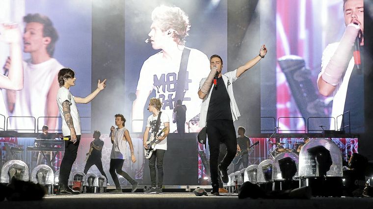 One Direction: Screaming fans, some sobbing, fill BOK Center for sold ...