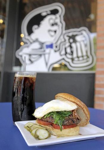 Review: Brownies Gourmet Burgers makes splash in Utica Square