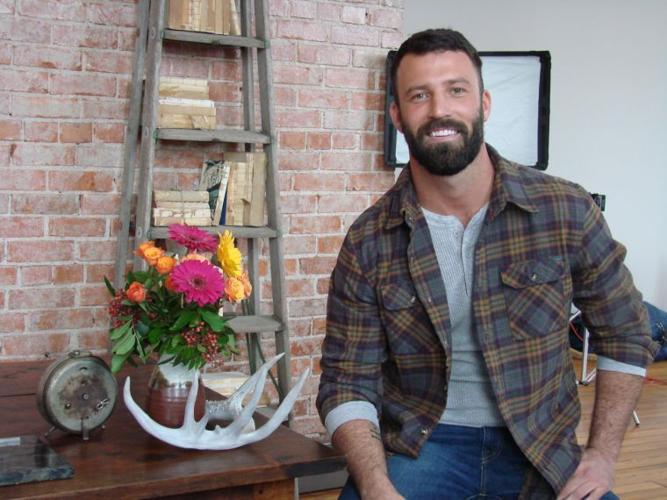 Designer promotes work, hometown for possible TV show