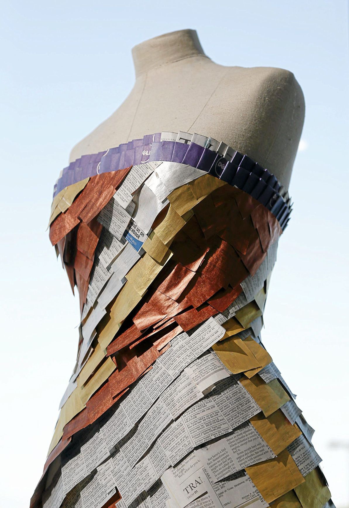 Photo gallery: Designers create amazing dresses from newspapers ...