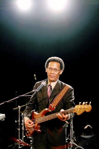 Leon Rollerson and his band set Jazz Hall show