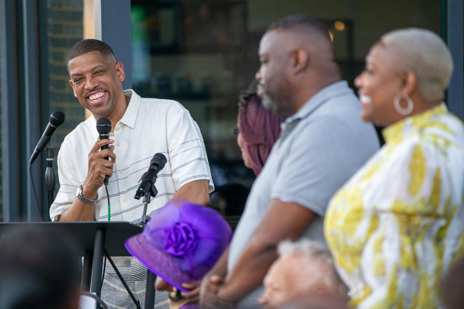 Photos: Former NBA star Kevin Johnson hosts Fixins Soul Kitchen ribbon ...