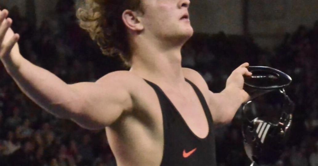 Coweta's Toby Shipman, Wagoner's Kale Charboneau win state wrestling titles