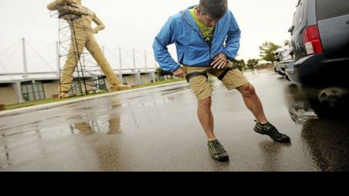 Climb up Golden Driller's derrick promotes pledges to Tulsa Community ...