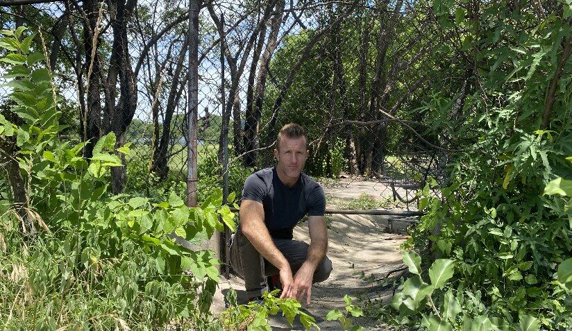 Scott Caan tours Outsiders House Museum and other locations from 'The ...