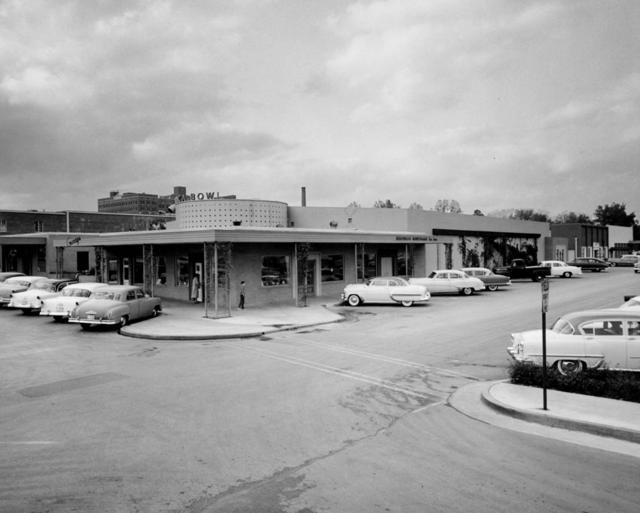 Tulsa shopping center Utica Square opened in 1952