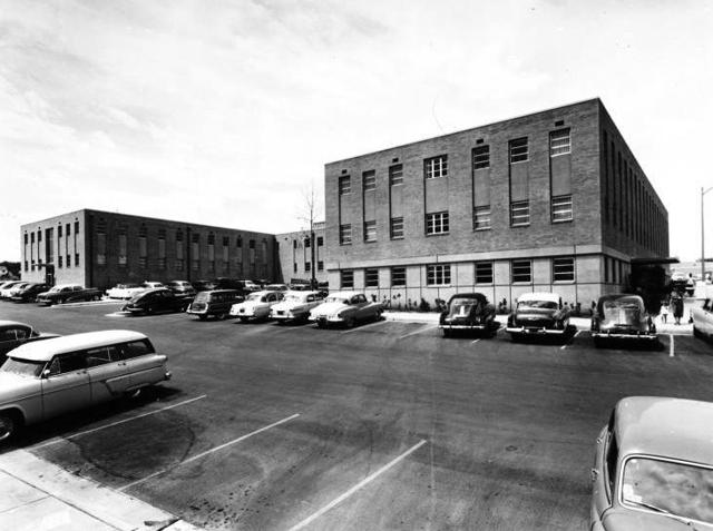 Tulsa shopping center Utica Square opened in 1952