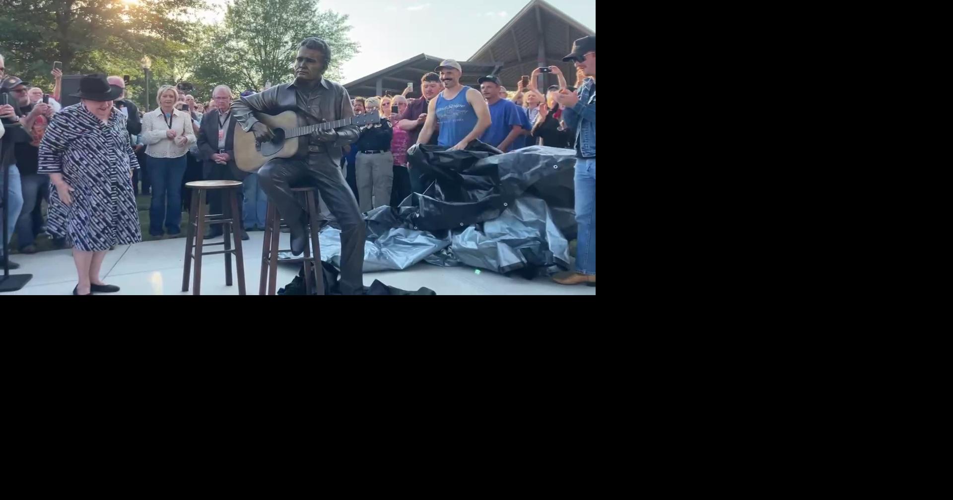 Merle Haggard statue unveiled in Muskogee