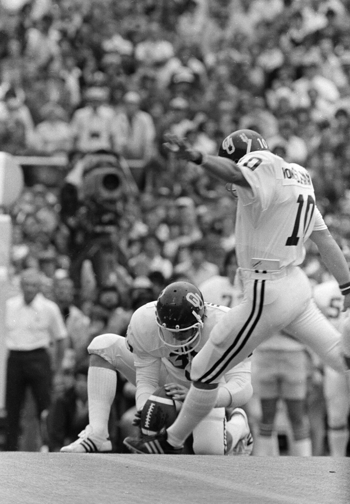 OU football defeats Ohio State in 1977 on 'The Kick'
