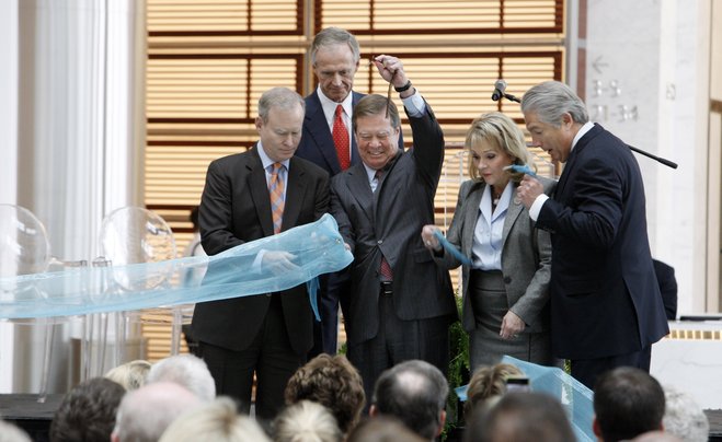 Devon Energy dedicates tallest skyscraper in state