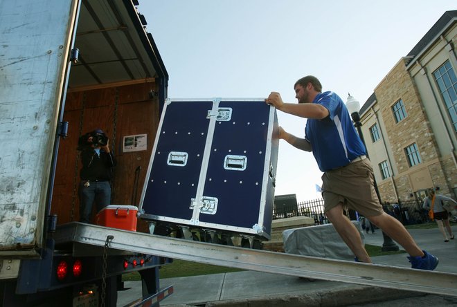 Long-distance labor: Road trips require transportation of 15,000 pounds ...