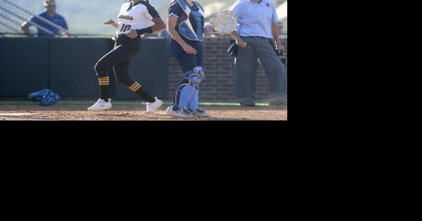 Kelsi Hilton, Addie Hughes lead Sandites to winning softball week