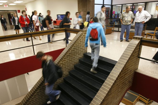 More HS freshmen sticking with college prep courses
