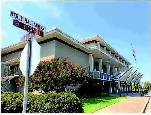 Artist chosen for Merle Haggard statue