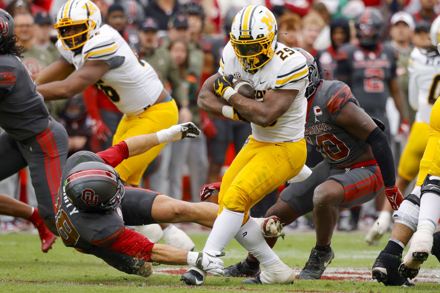 Berry Tramel: Defense shuts down Missouri running game