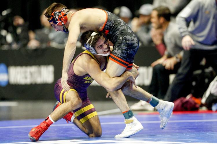 Daton Fix upset in NCAA semifinals; Kenny Monday’s son Quincy Monday ...