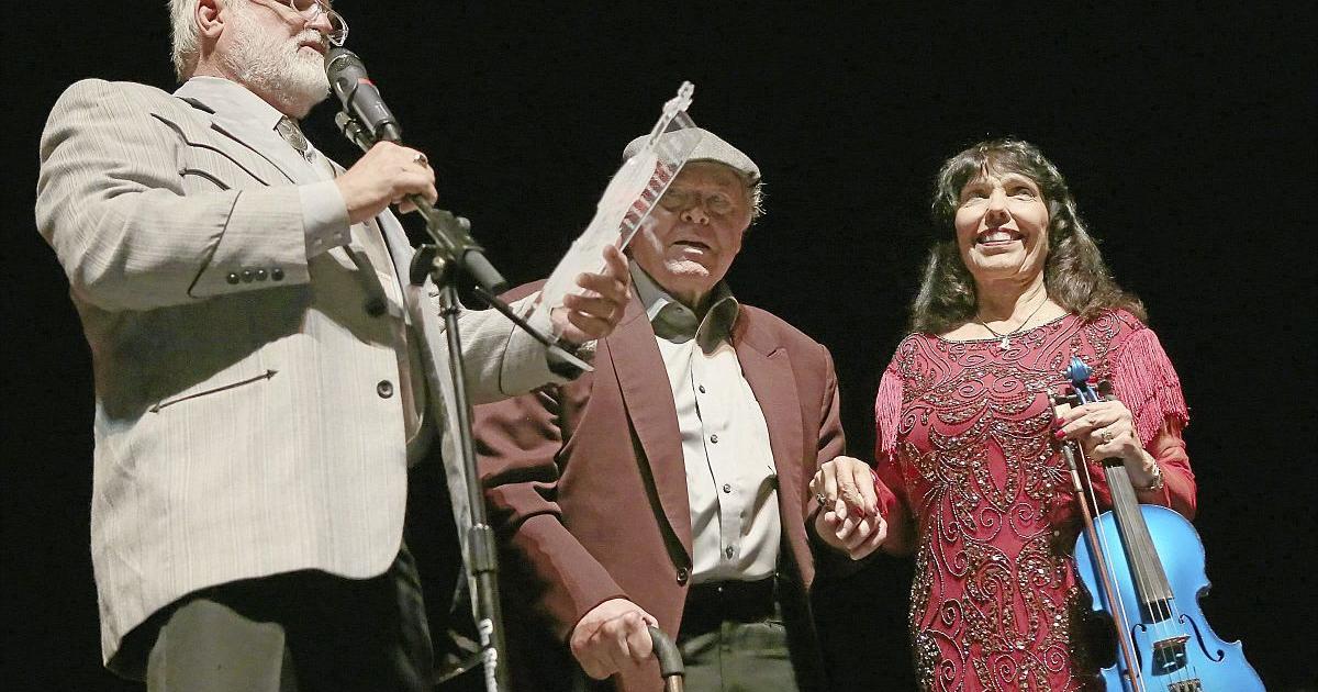 Roy Clark to receive the lifetime achievement award from National ...