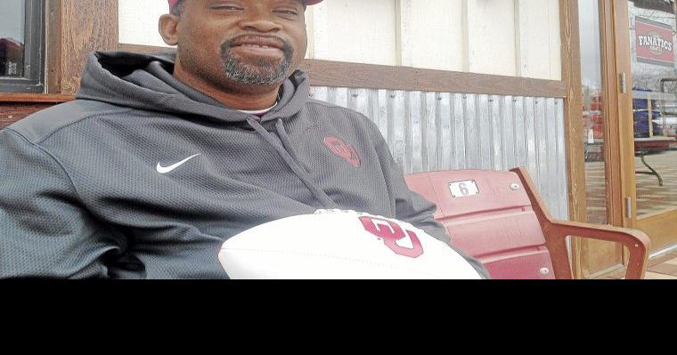 OU football: Jamelle Holieway maintains hero status within Sooner Nation