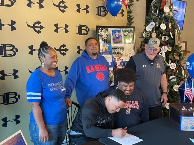 Beggs' Red Martel stays loyal to Kansas