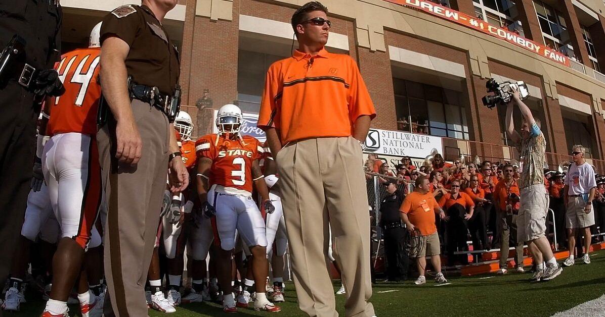Mike Gundy opened head coaching career with 2005 victory