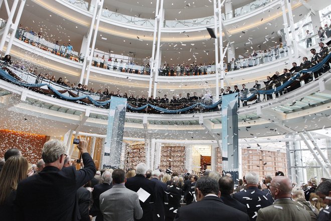 Devon Energy dedicates tallest skyscraper in state