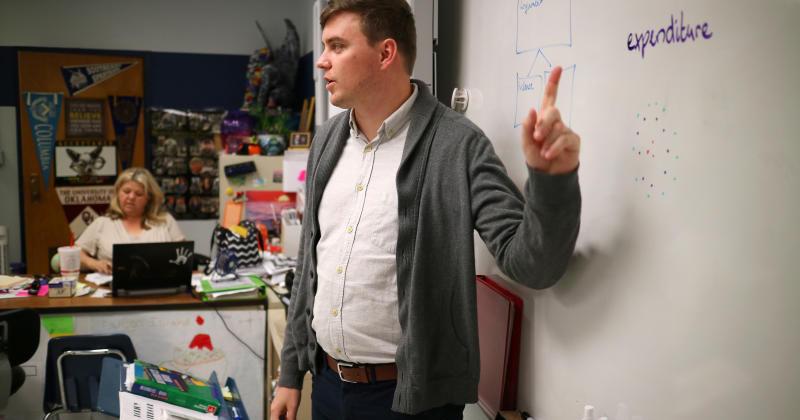 Durant teacher picks up state honor, urges fellow educators to stay in ...