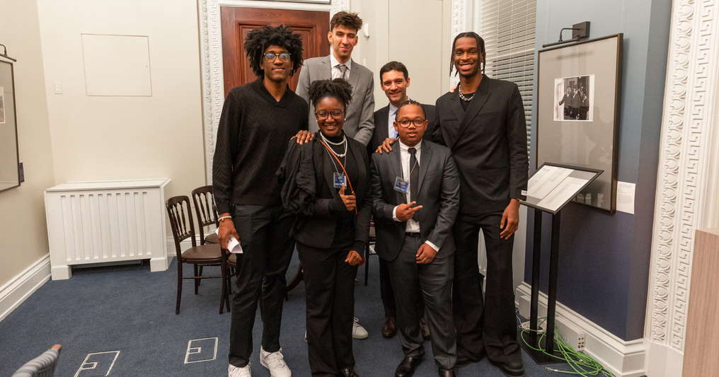 Tulsa Thunder Fellows students join players for White House tour