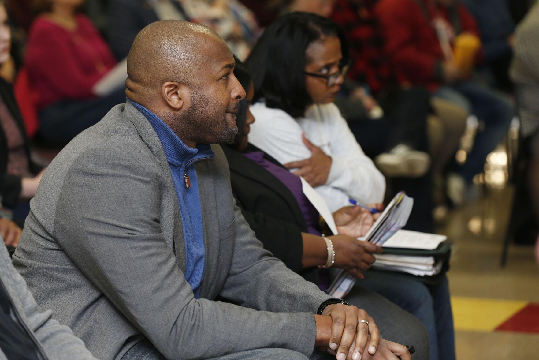 Indicted state Cabinet member David Ostrowe now on leave