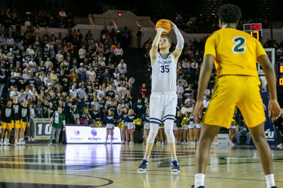 Connor Vanover propels ORU to 13th win in a row