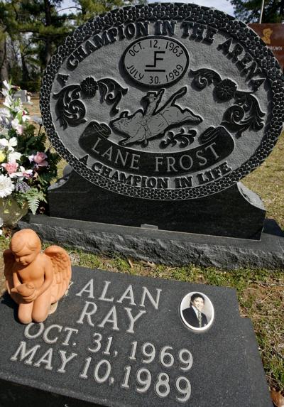 Luke Perry, who starred in '90210' and played Lane Frost in '8 Seconds ...