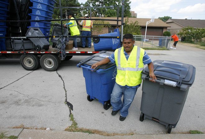 Delivery of new trash carts begins in Tulsa