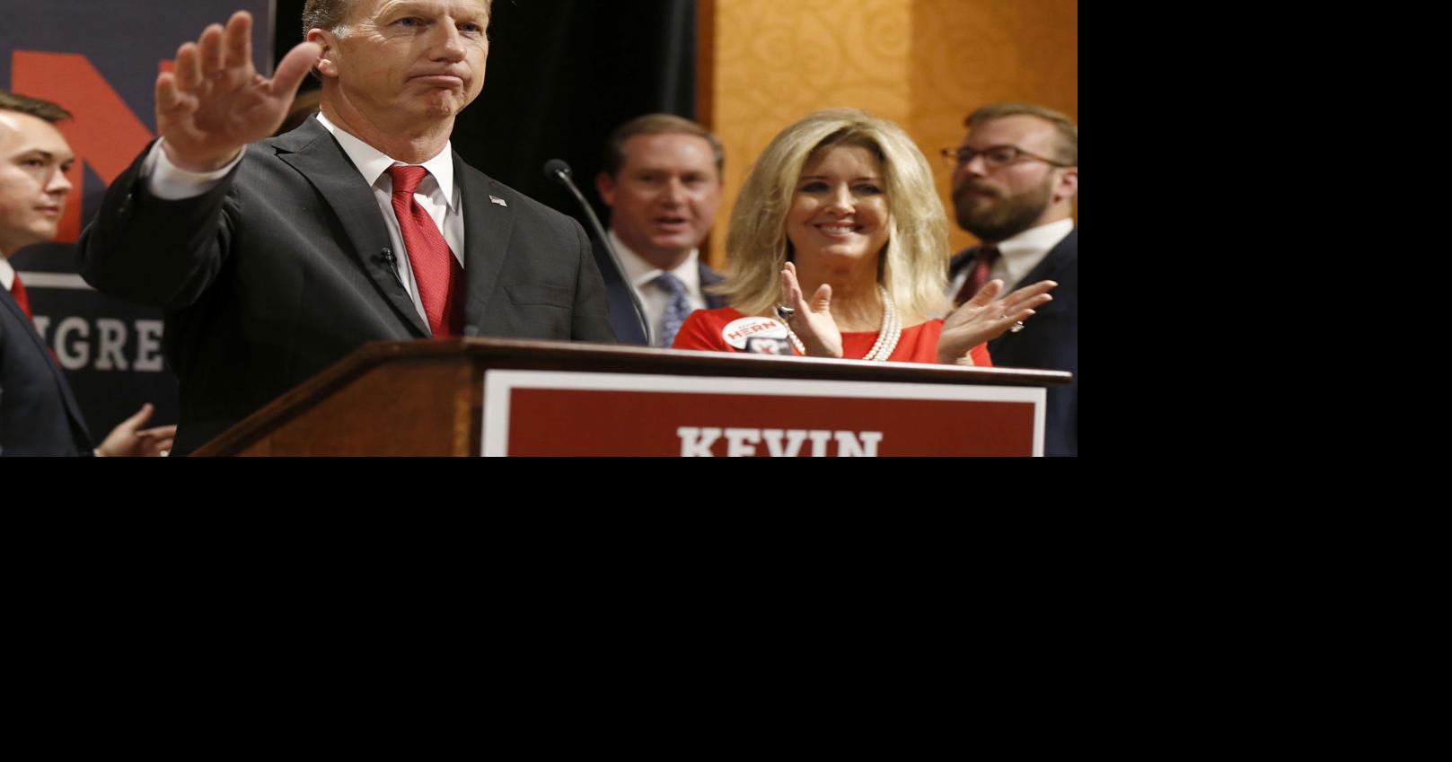 New 1st District Congressman Kevin Hern sworn in