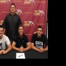 3 Sandites sign with Hesston