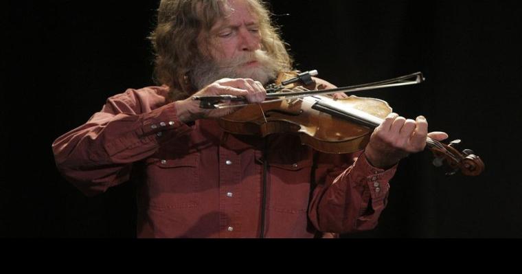 Randy Crouch playing Mercury Lounge as part of WoodyFest Roadshow