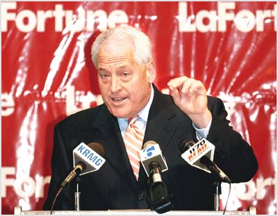 Mayor announces re-election bid