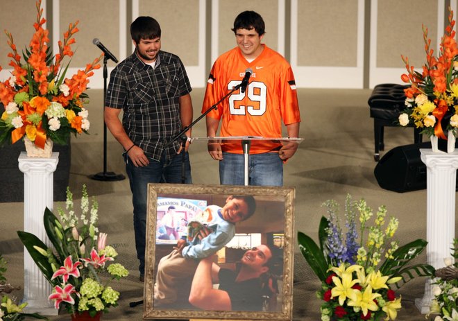 Hundreds gather at ORU to remember professor killed in crash