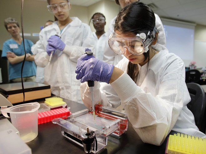 Medical summer camp gives students hands-on experience