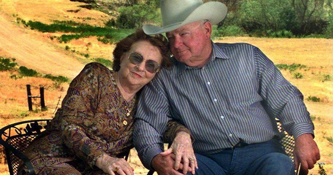 Big night for McEntire family: Reba's father, Clark, among cowboy ...