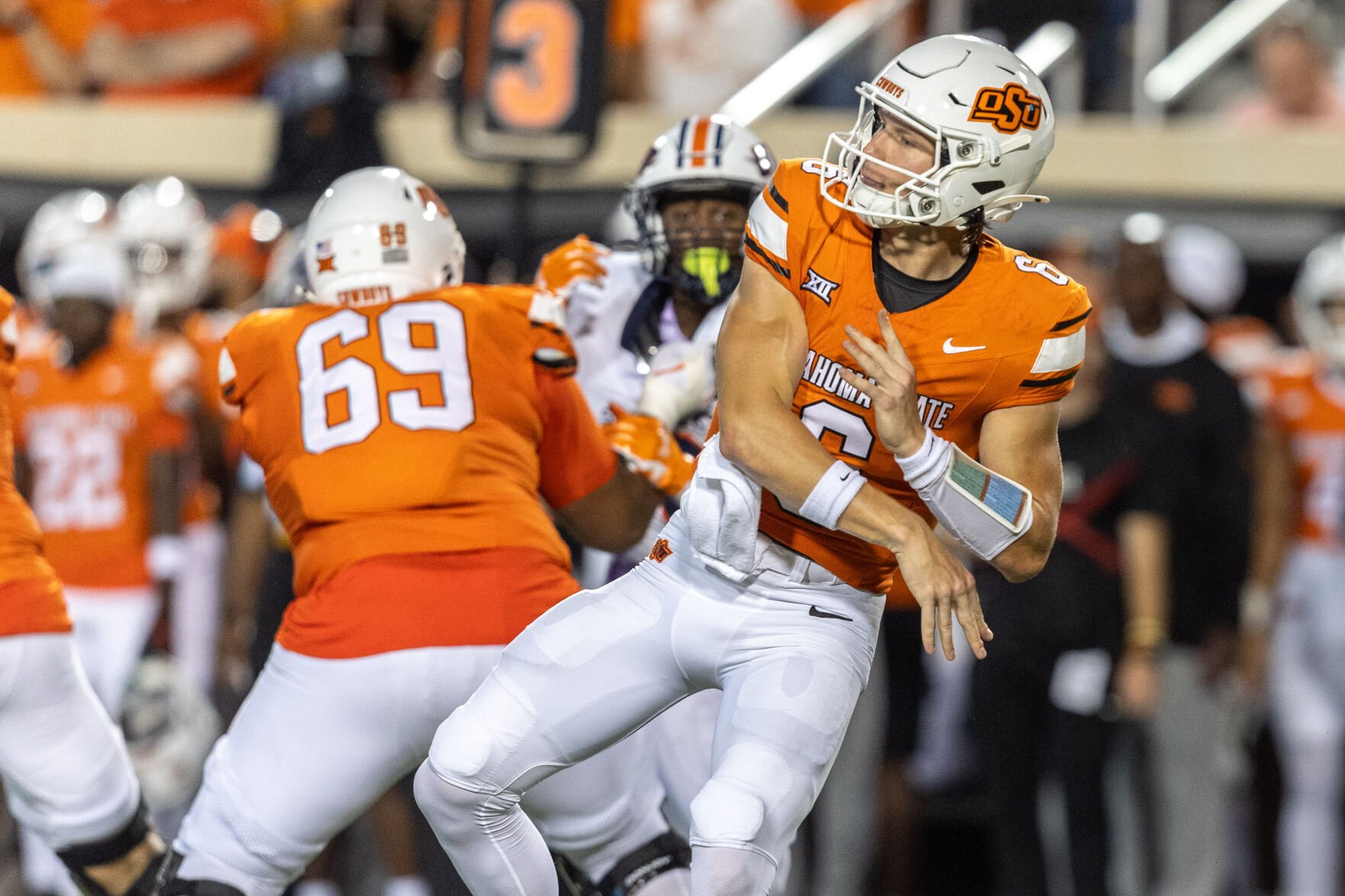 Oklahoma State's Zane Flores to Start at Oregon's Autzen Stadium