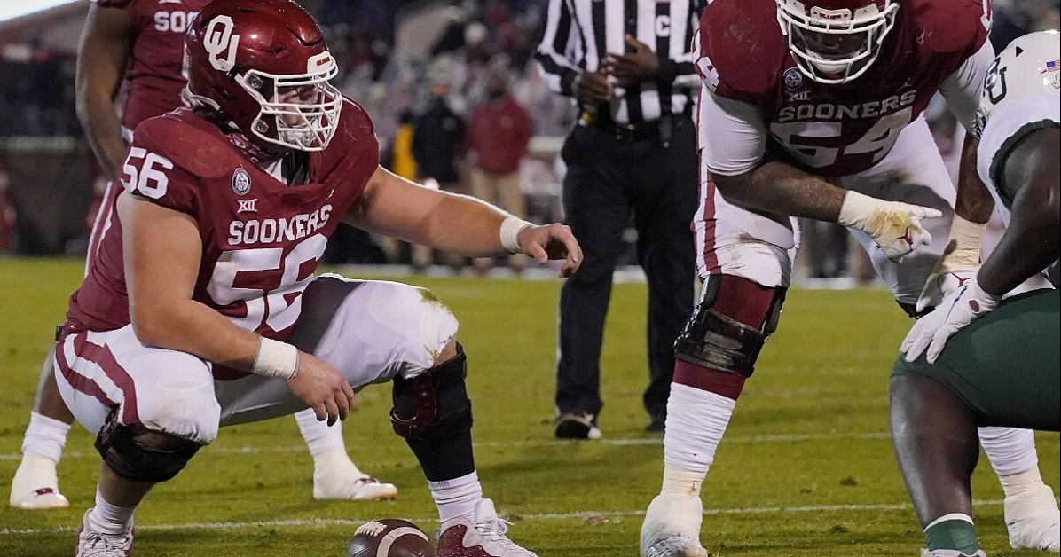 Who will be OU offensive line's next center after Creed Humphrey?