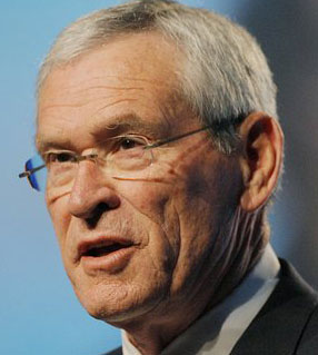 Former AT&T leader to become GM chairman