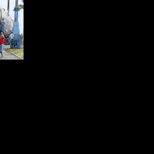 Giant demethanizer tower transport is delayed